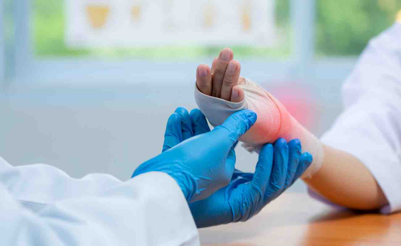 Wrist Fracture Treatment » Curezone Physiotherapy